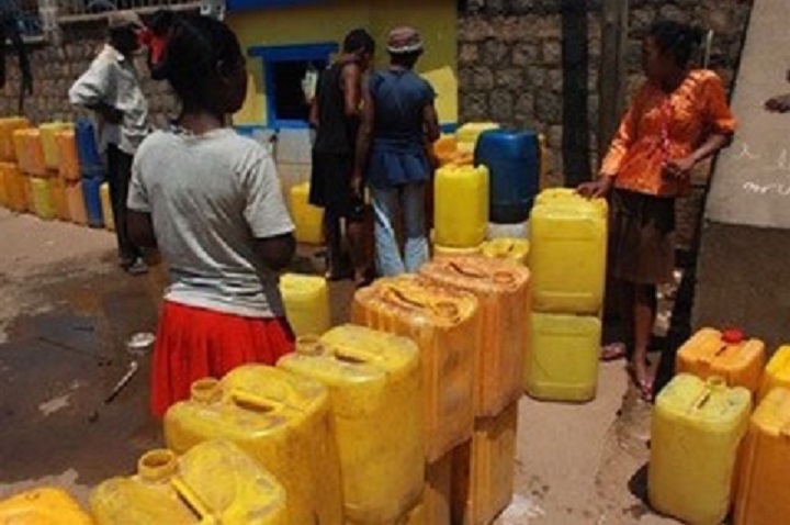 Gilets jaunes en France, bidons jaunes de Madagascar ! - Mission et ...